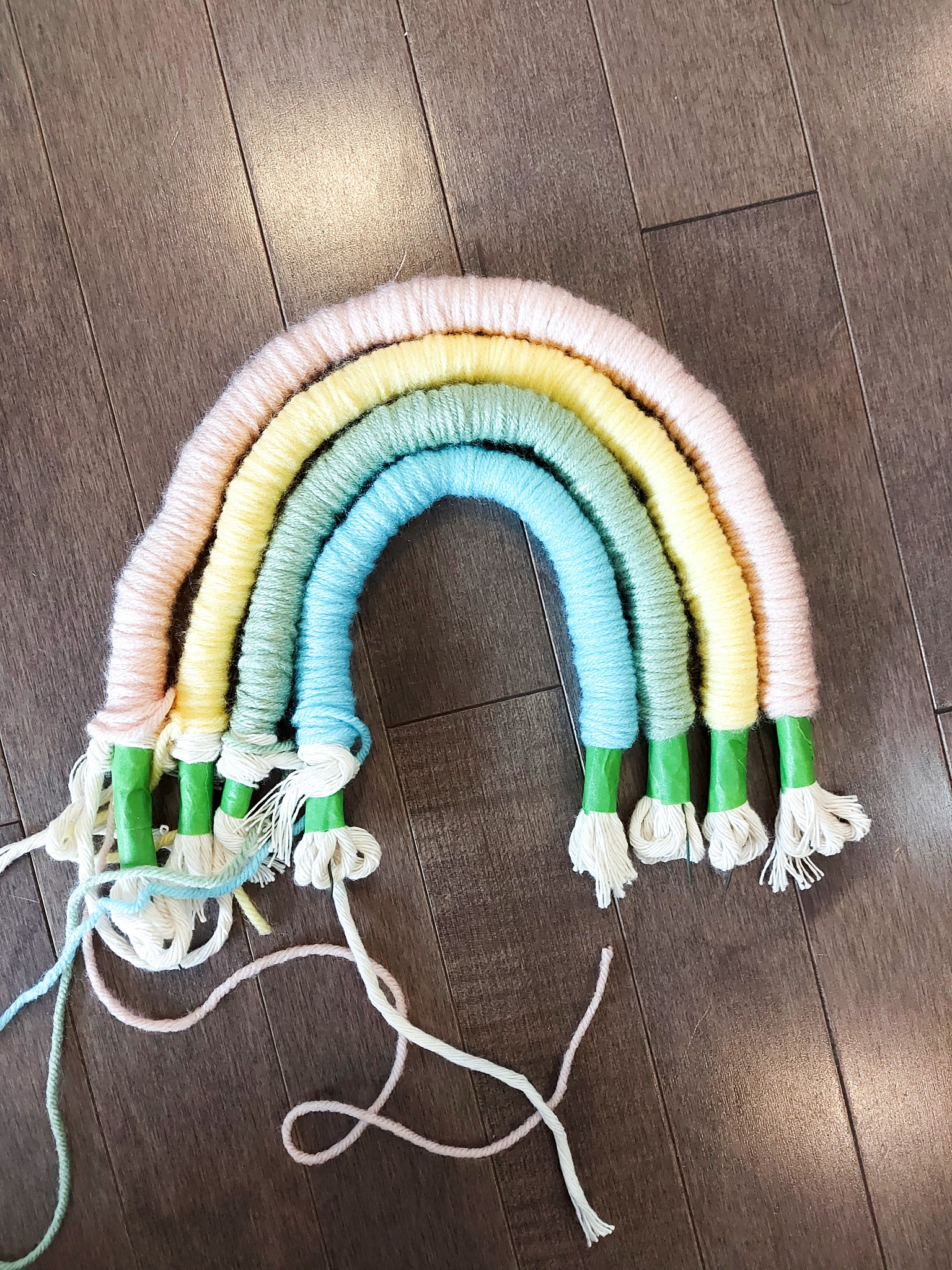 Macramé and Yarn Rainbow – The Expert Amateur